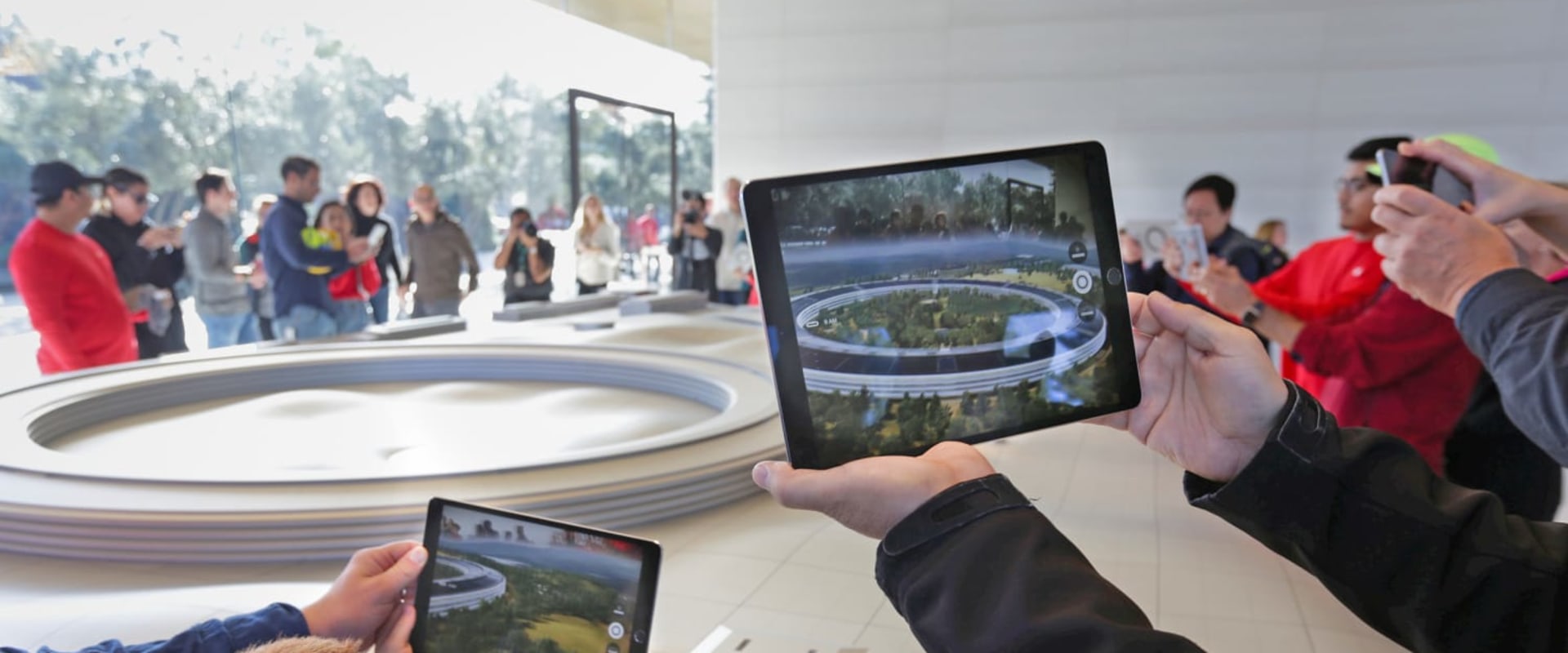 How to Access and Use Augmented Reality Technology